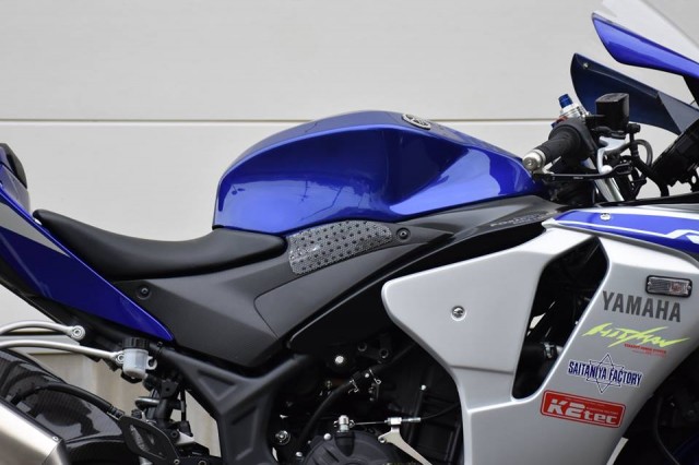 YZF-R25「R1-type」タンクカバー 装着画像 - 才谷屋ファクトリー | バイクブロス