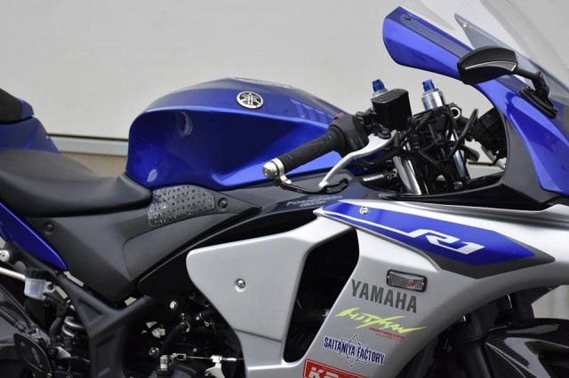 YZF-R25「R1-type」タンクカバー 装着画像 - 才谷屋ファクトリー | バイクブロス