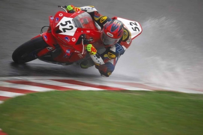 MOTO WIN RACING代表の鈴木慎吾選手が第1戦INT ST600クラスでみごと優勝されました - おたふく手袋 | バイクブロス